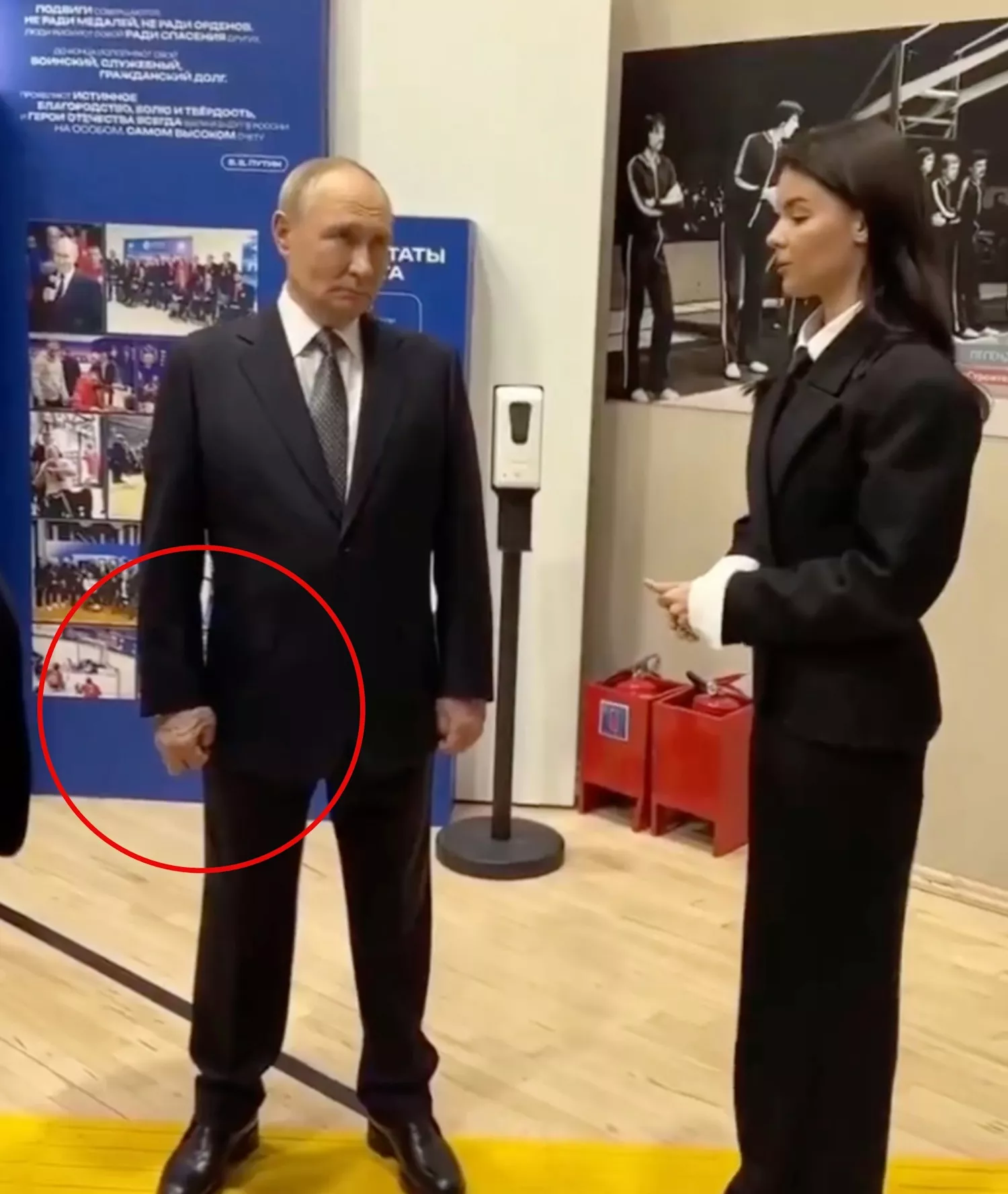 Imagini șocante cu Vladimir Putin! Liderul rus, surprins cu mâinile ...